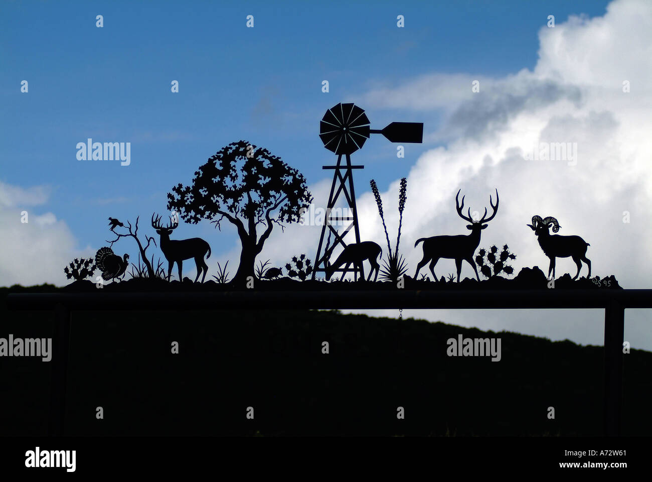 Silhouette Texas ranch gate Stock Photo - Alamy