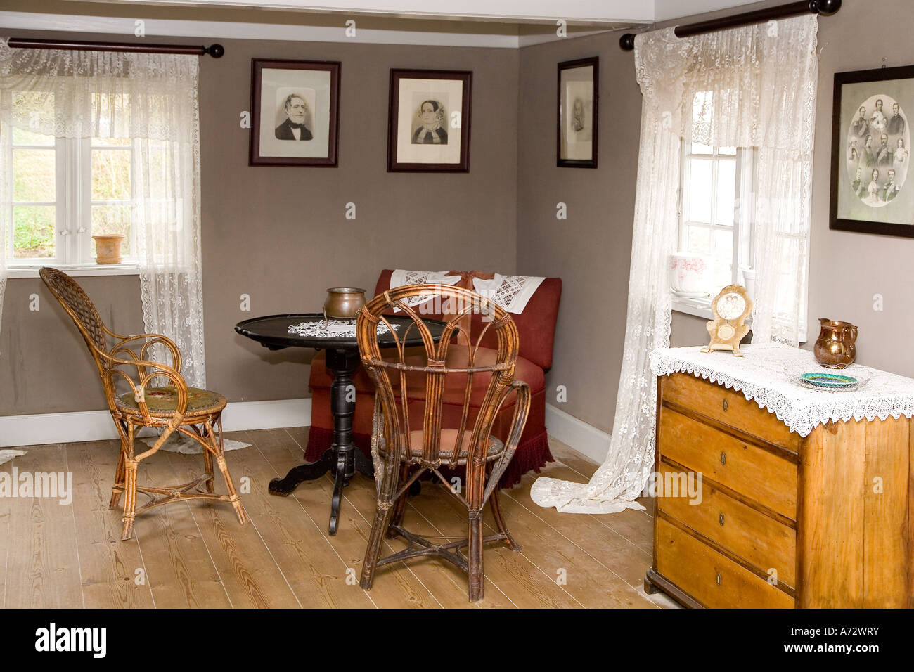 Old living room interior Stock Photo - Alamy