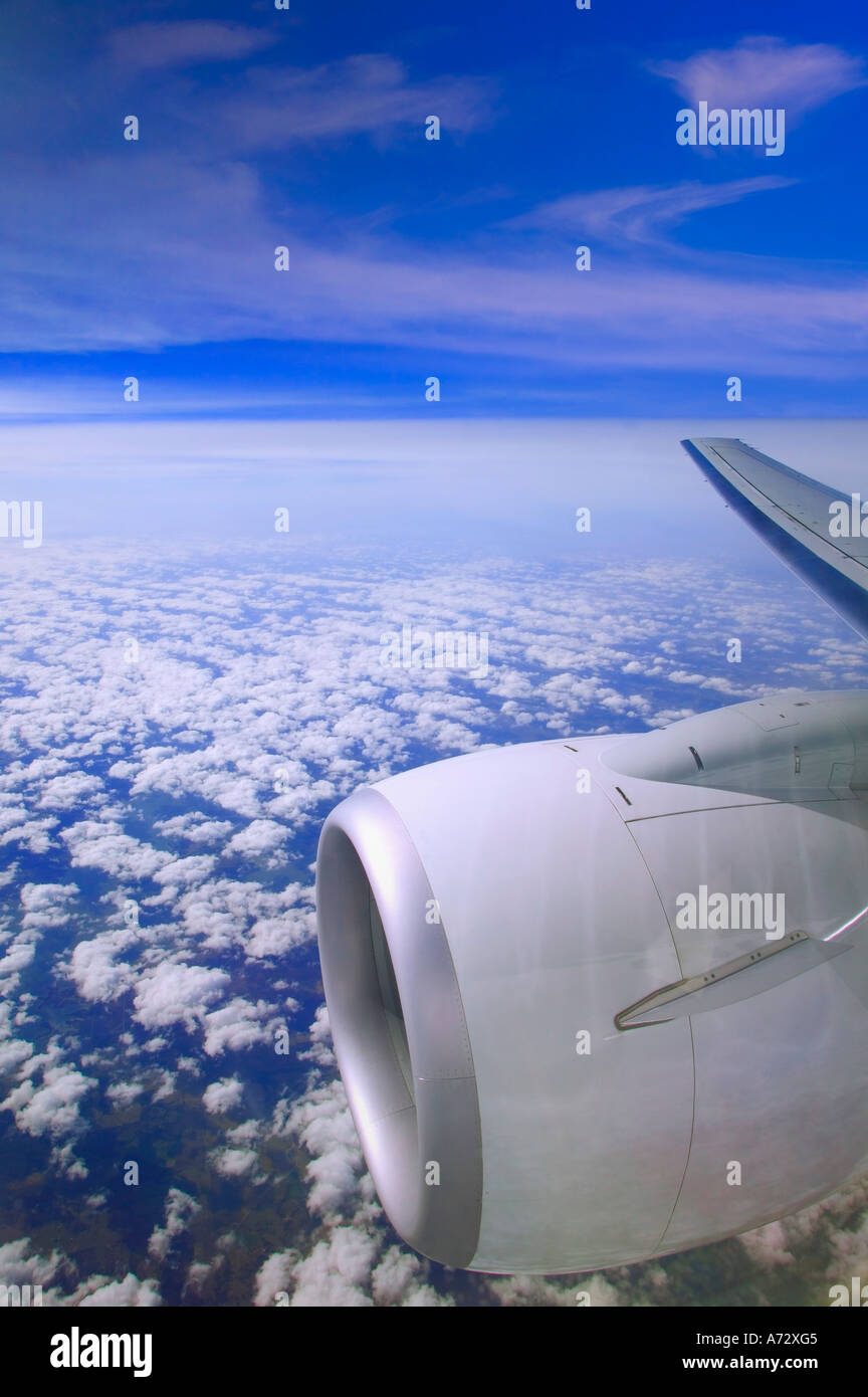 Airplanes in flight hi-res stock photography and images - Alamy