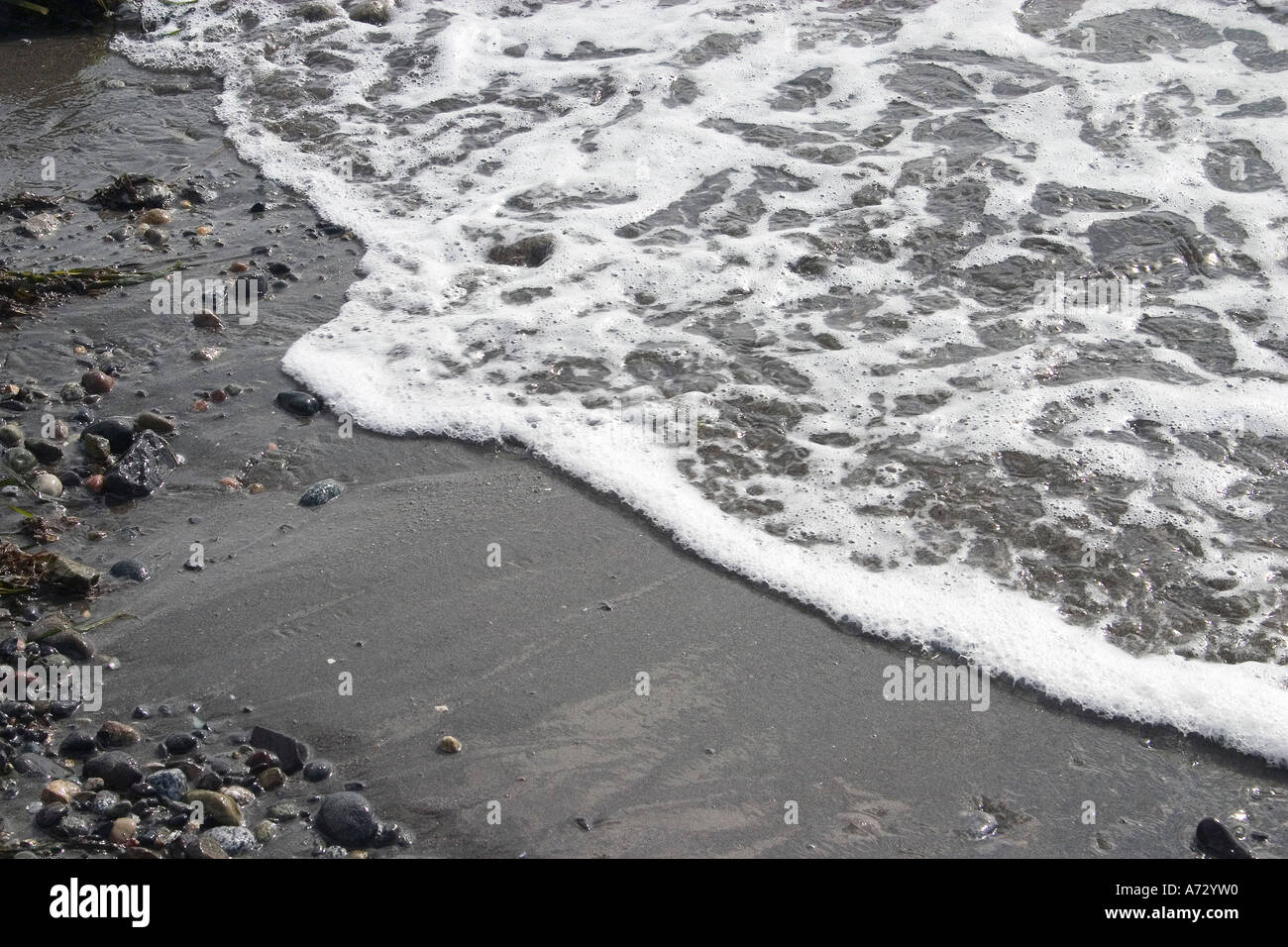 Tide coming in Stock Photo - Alamy