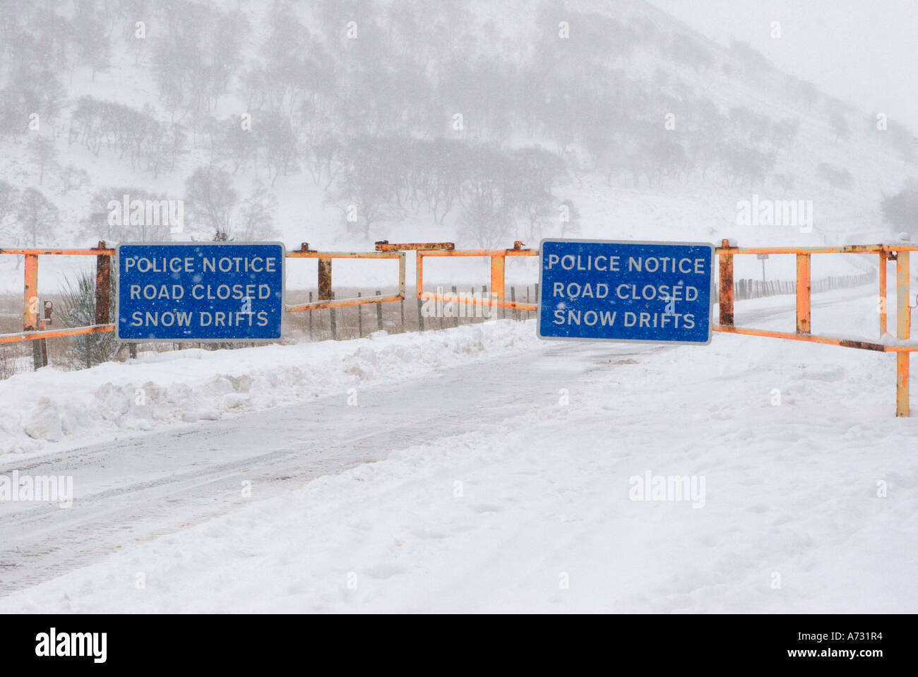 Chained Snow gates & access road closed sign; A93 Braemar, Glenshee ...
