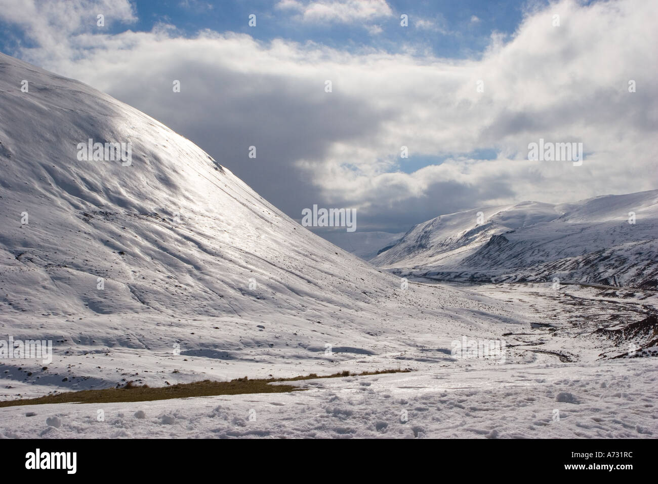 Scottish winter snow. Roads at the Glenshee ski area, Cairnwell Pass ...