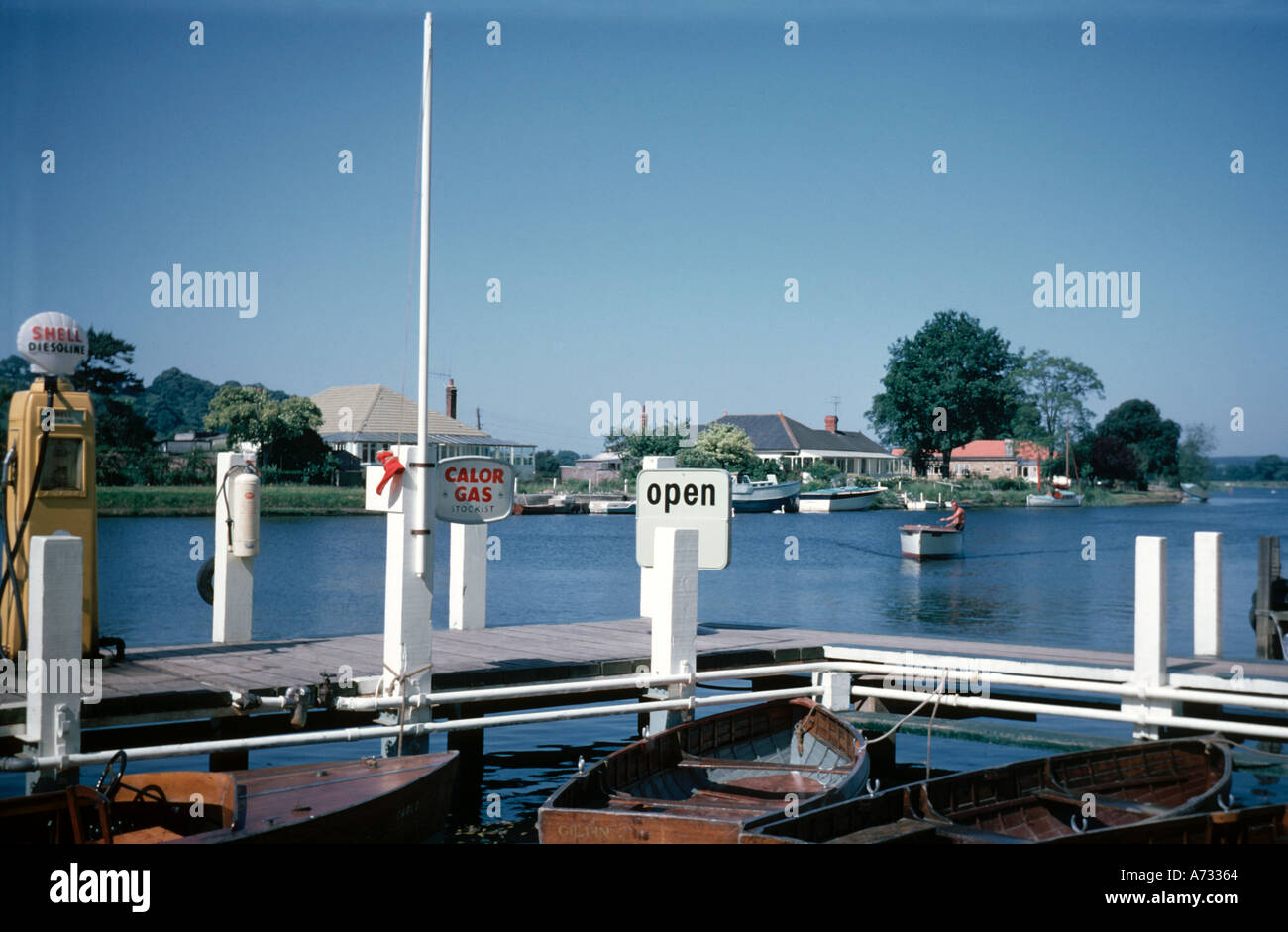 Thames jetty hi-res stock photography and images - Alamy