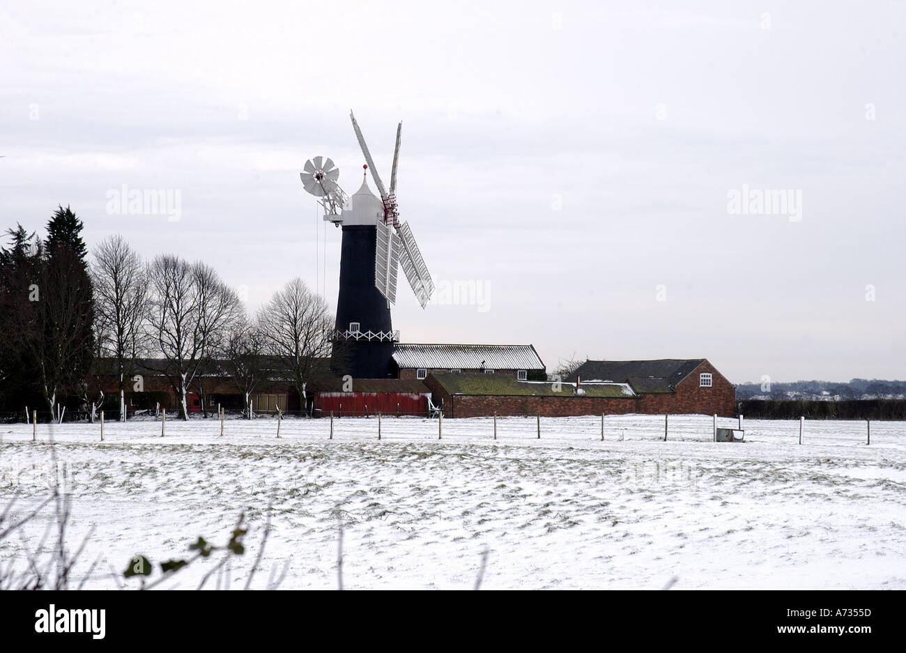 Skidby mill snow hi-res stock photography and images - Alamy