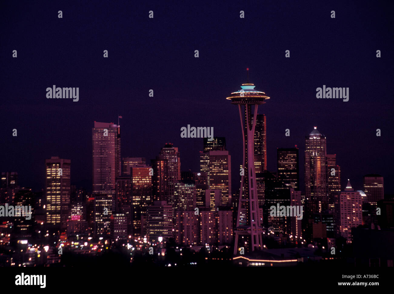 Dawn in seattle space needle hi-res stock photography and images - Alamy