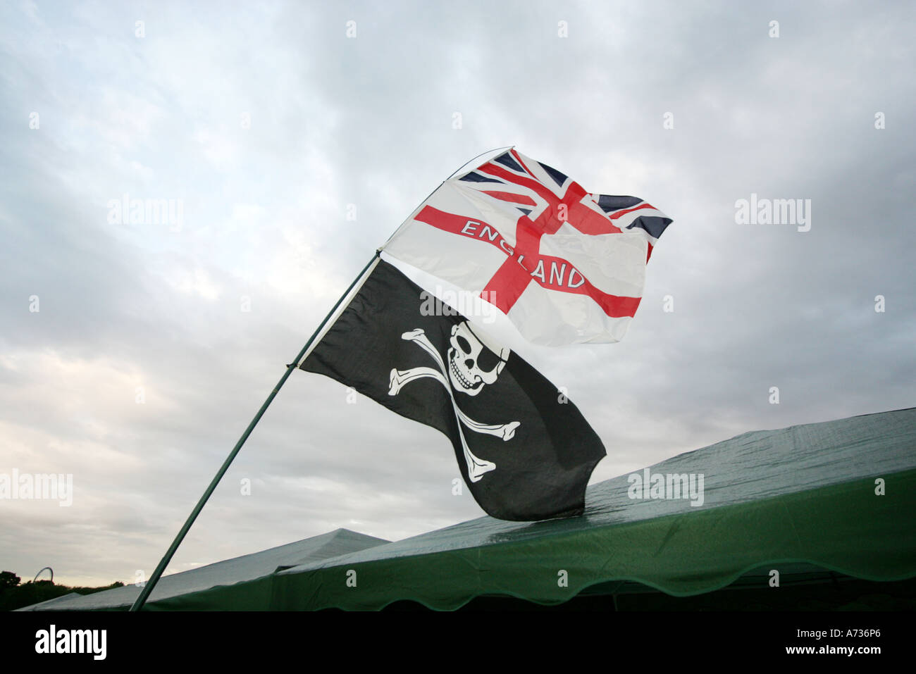 Jolly roger flags hi-res stock photography and images - Alamy
