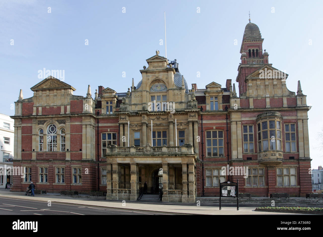 The Town Hall, and a statue of in Royal Leamington Spa, Warwickshire ...