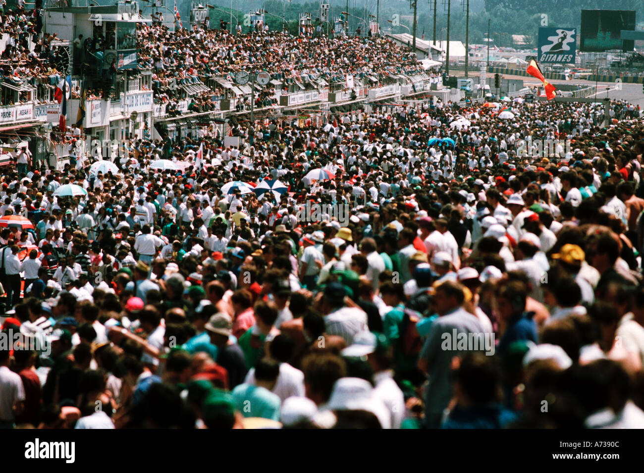 Crowd at the start of the Le Mans 24 hour motor race Stock Photo - Alamy