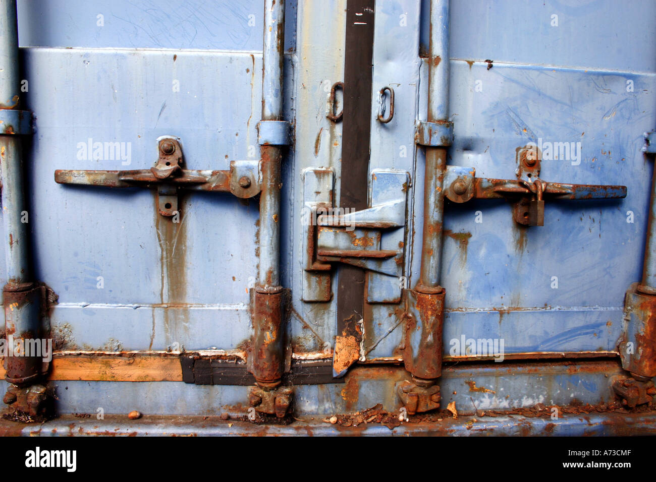 Rusting shipping container hi-res stock photography and images - Alamy