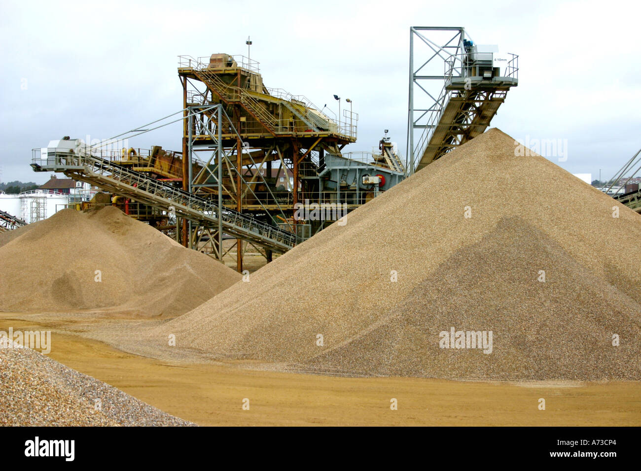 Aggregates processing plant Stock Photo - Alamy