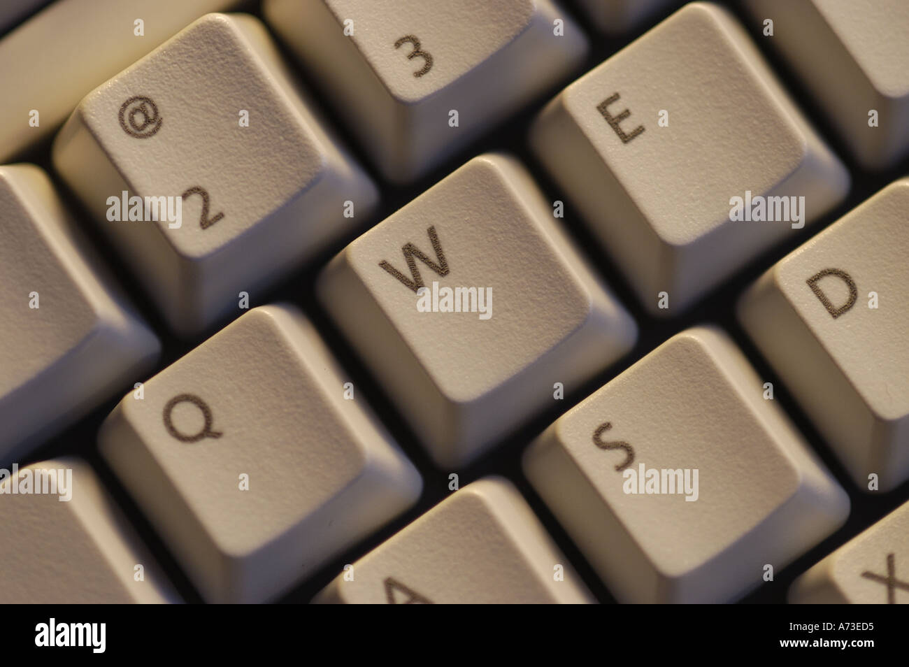 White computer keyboard arrow move keys Stock Photo - Alamy