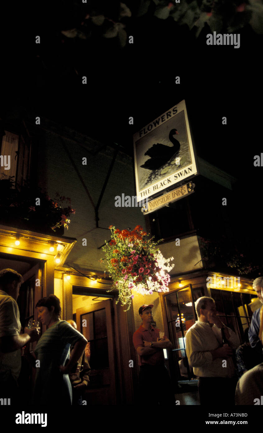Black swan pub stratford hi-res stock photography and images - Alamy