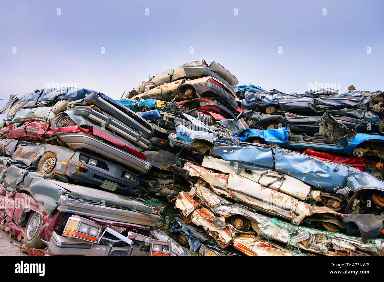 Scrap damaged cars hi-res stock photography and images - Alamy