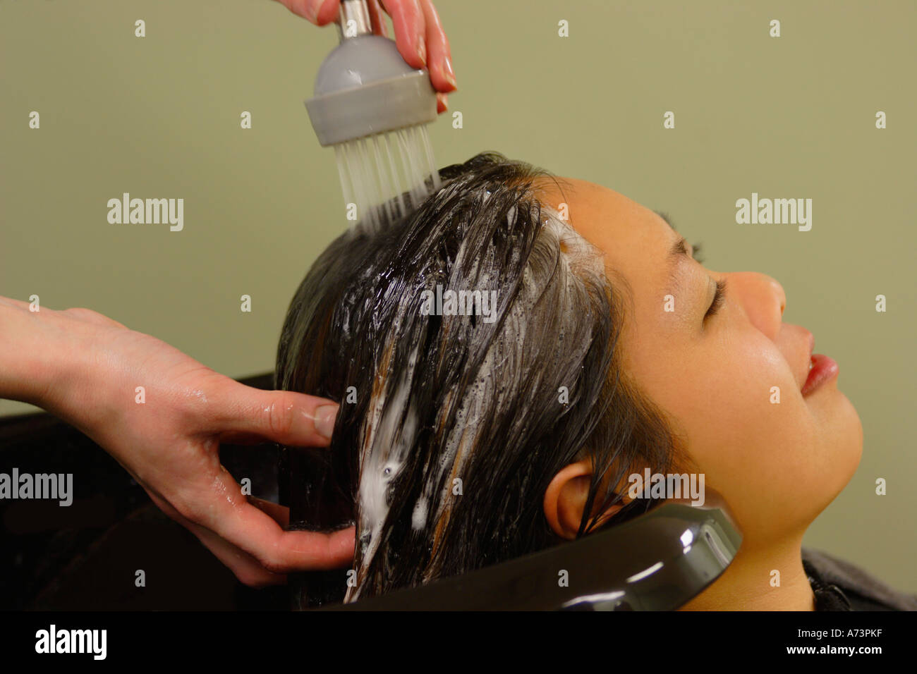 Hair wash at the salon Stock Photo - Alamy