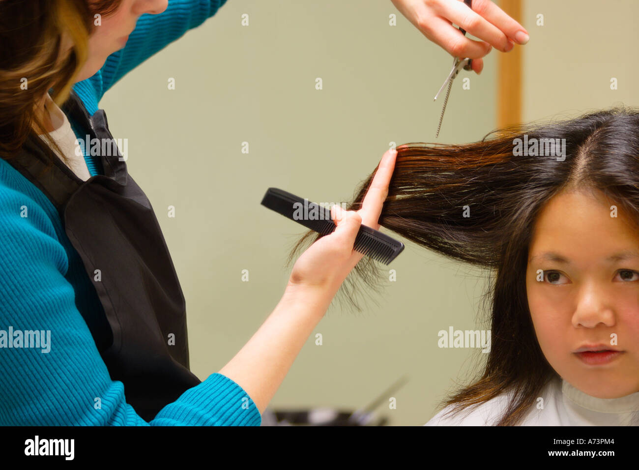 Ladies haircut hi-res stock photography and images - Alamy