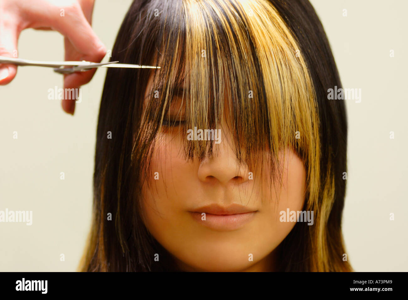 Getting a hair cut Stock Photo - Alamy
