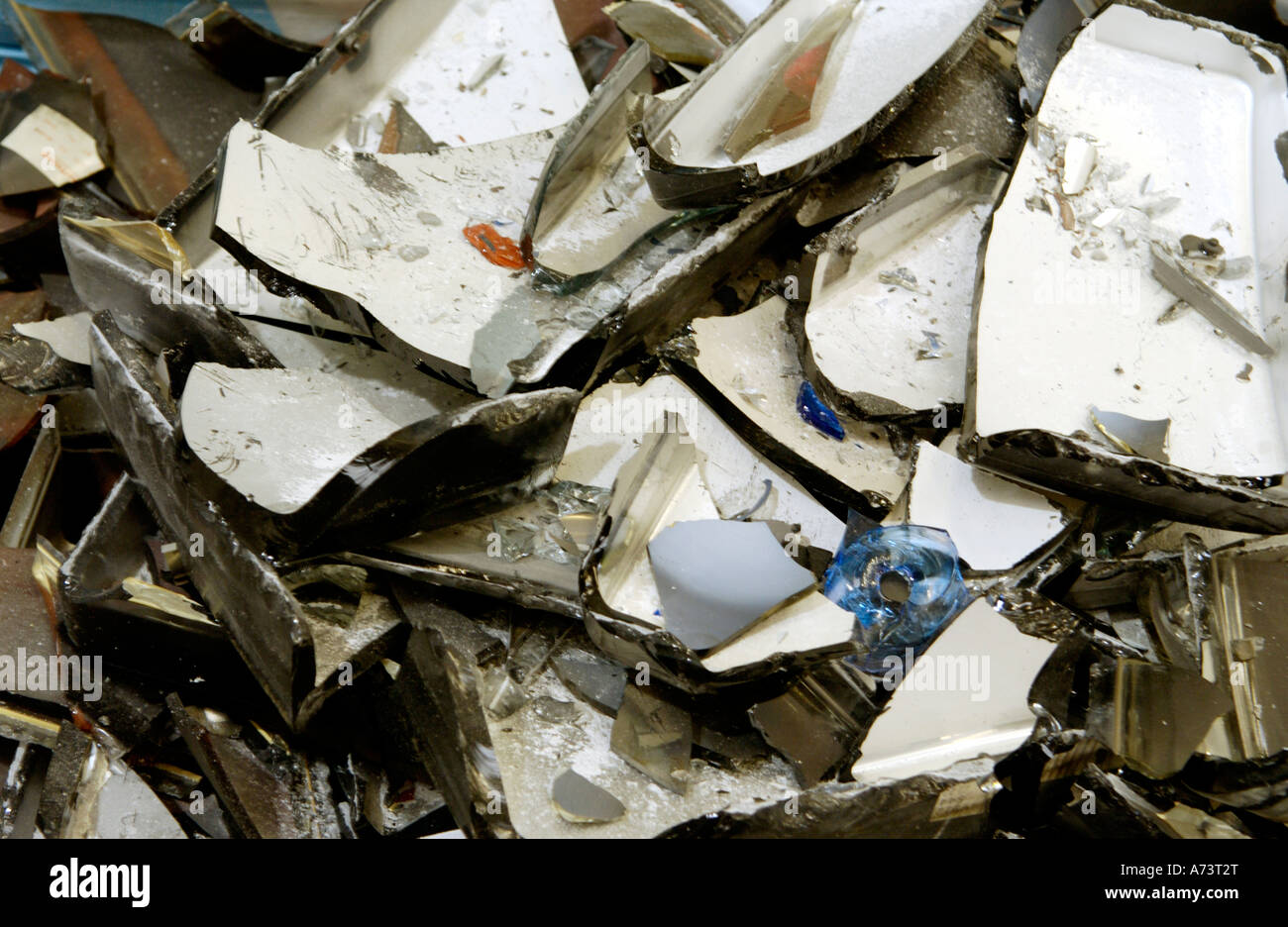 Glass from cathode ray tube CRT computer monitors and domestic ...