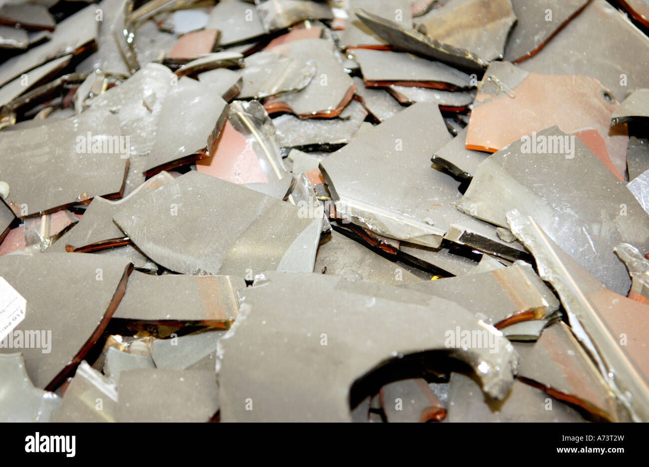 Glass from cathode ray tube CRT computer monitors and domestic ...