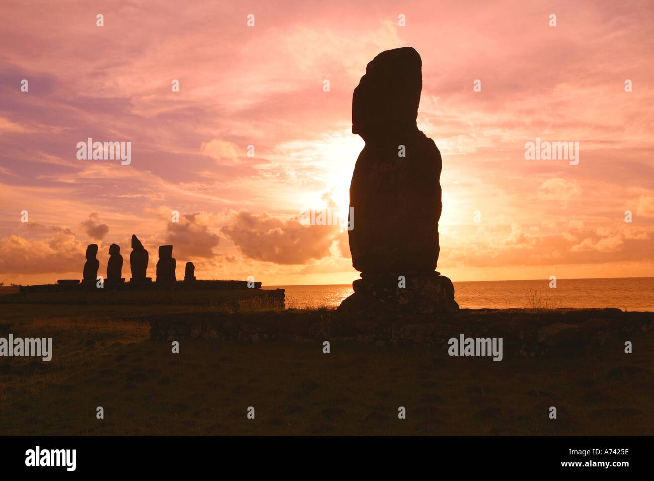 Easter Island Rapa Nui Chile statue tiki Stock Photo - Alamy