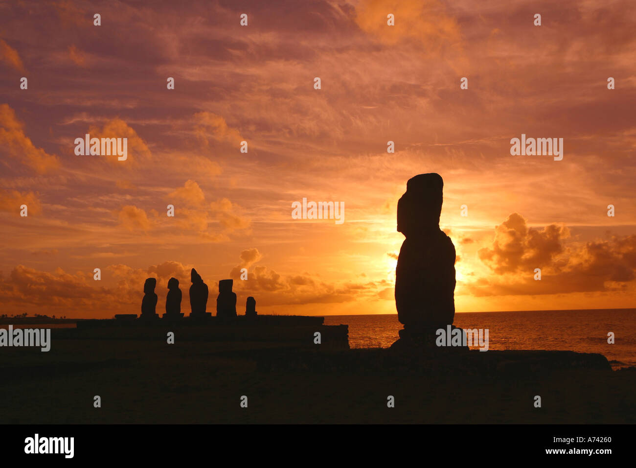 Island rapa nui chile tiki hi-res stock photography and images - Alamy