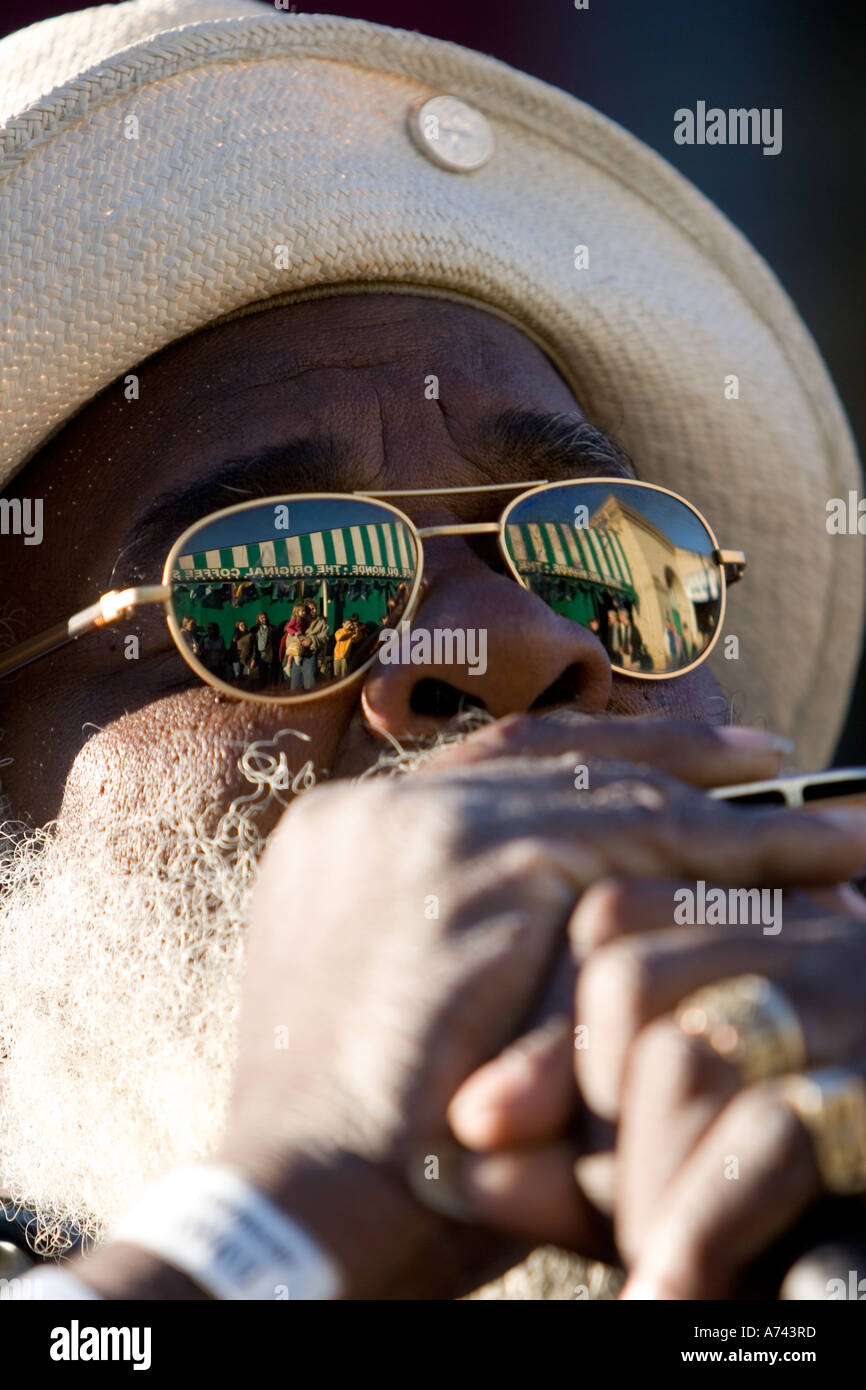 Harmonica players hi-res stock photography and images - Alamy