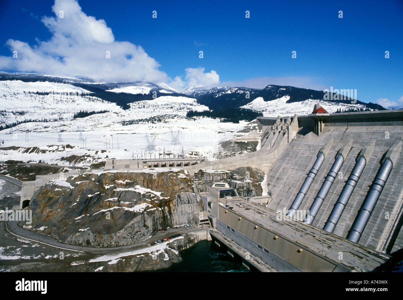 Dam and river at revelstoke hi-res stock photography and images - Alamy