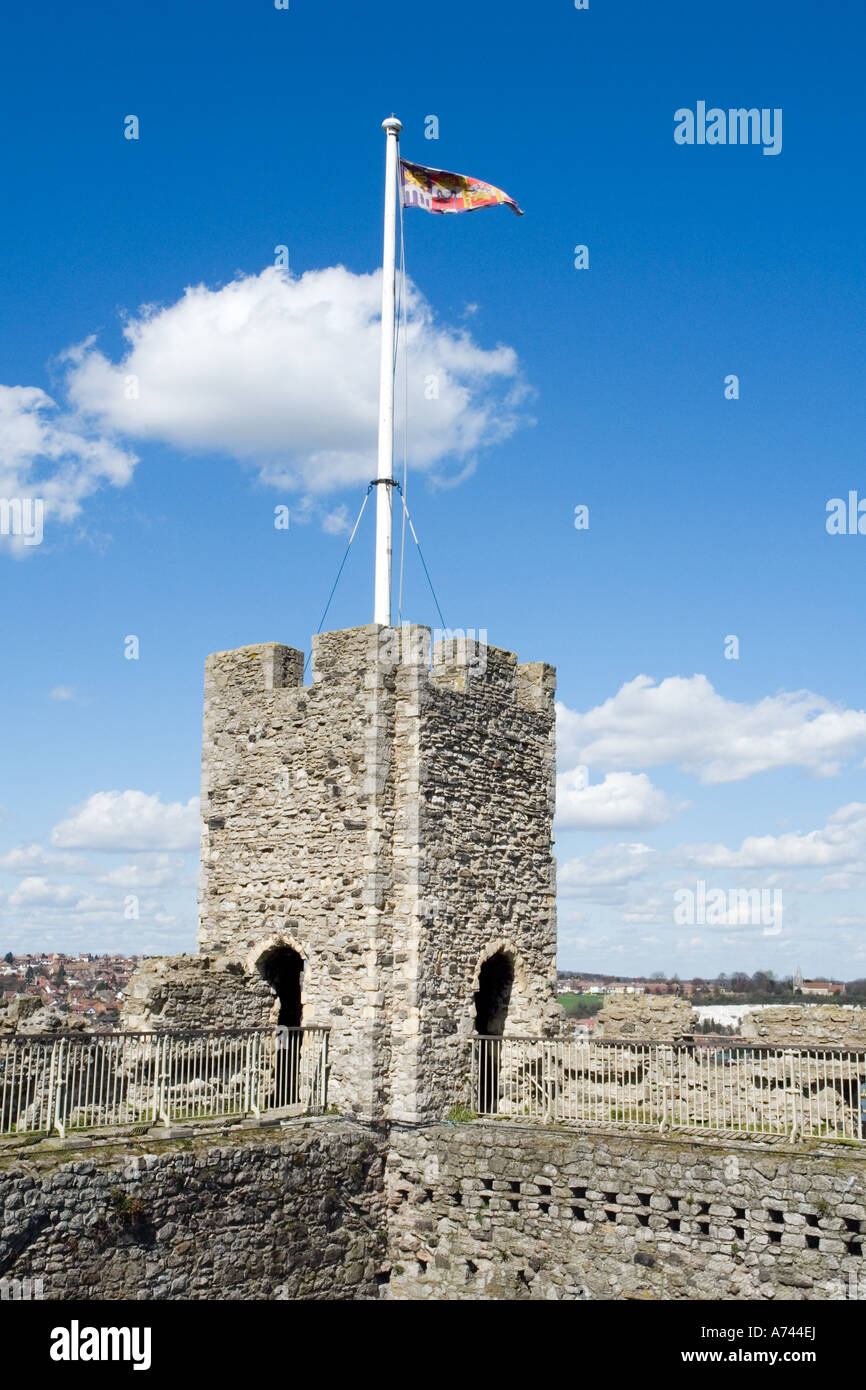 Corner turret and flag on the roof of Rochester Castle Stock Photo - Alamy