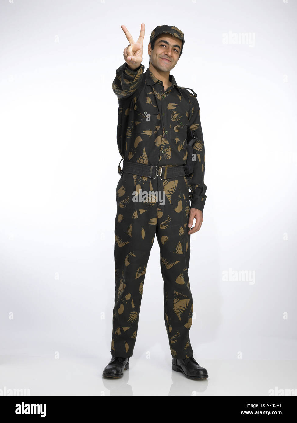 Indian army soldier standing in hi-res stock photography and images - Alamy