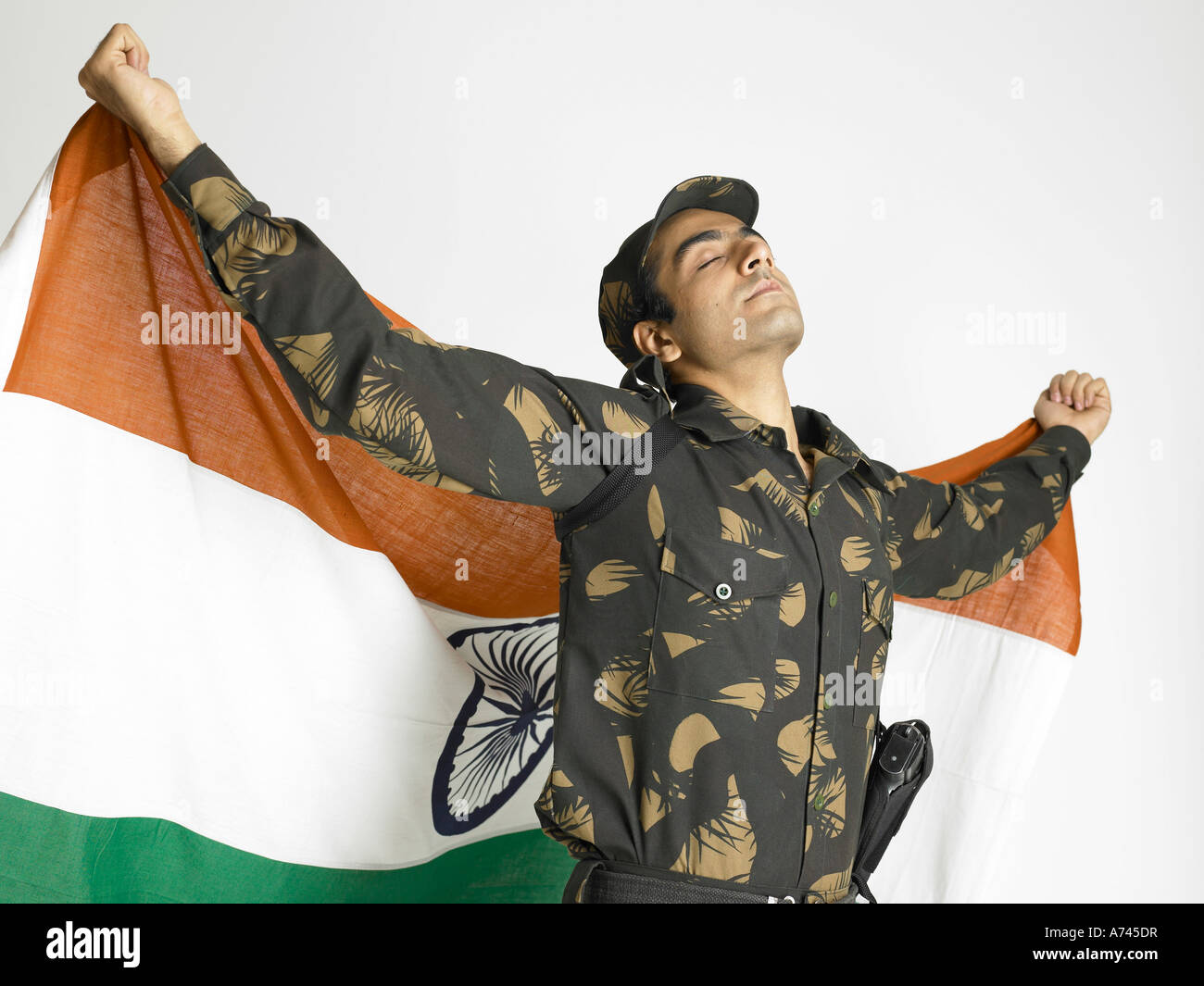 VDA 201734 Indian army soldier standing holding flag of india on his ...