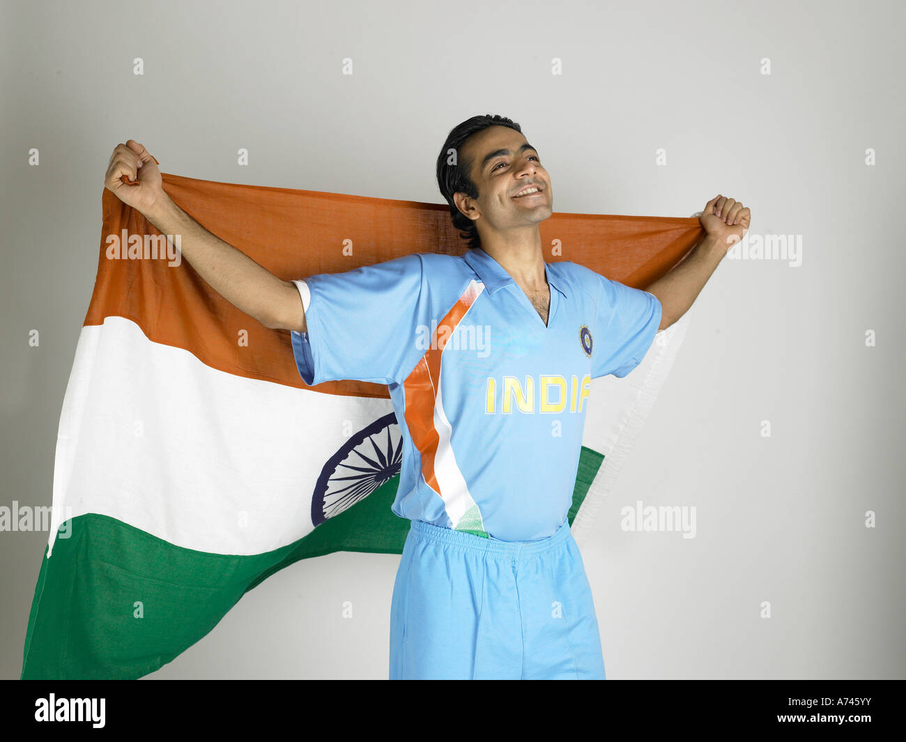 VDA 201873 Indian cricket player holding flag of india in his backside ...