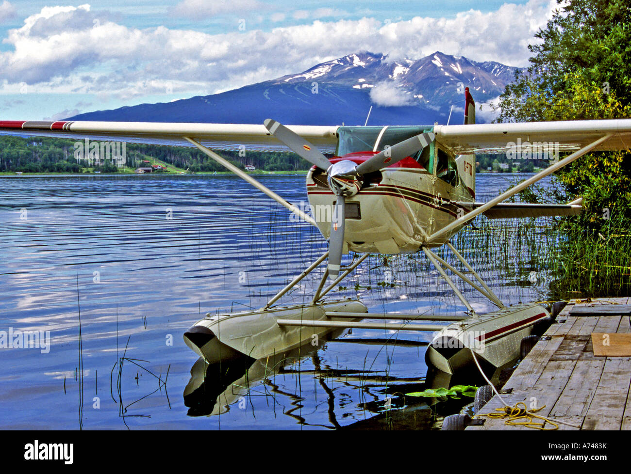 Float Plane at the dock Stock Photo - Alamy