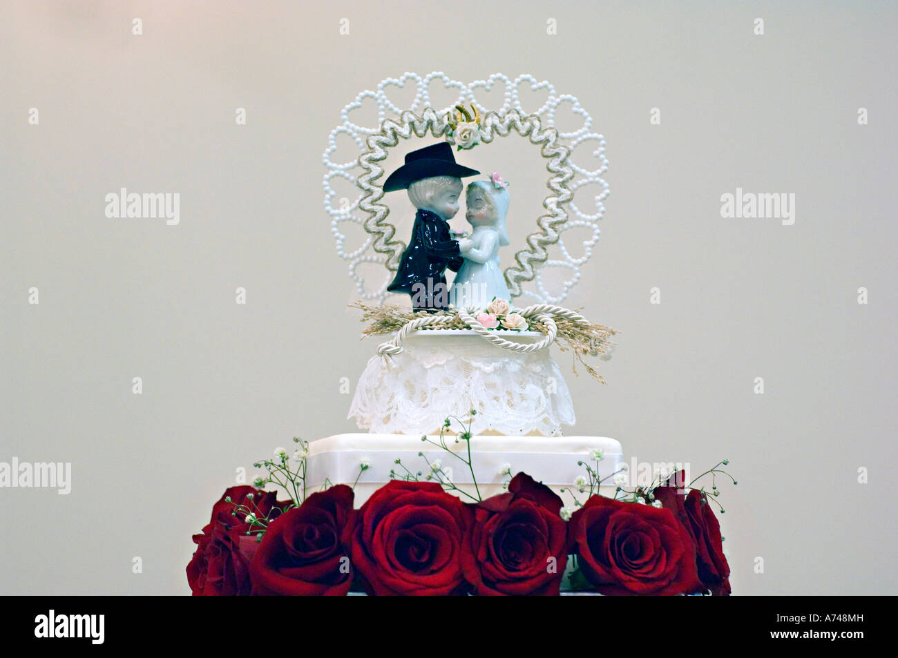 Wedding Cake Topper Stock Photo - Alamy