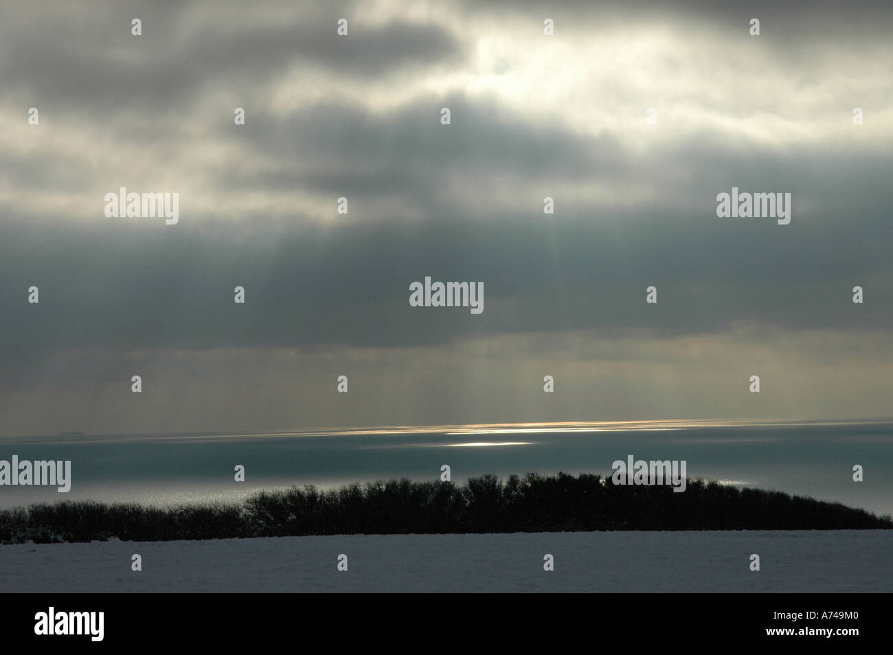 Wintry sun with grey sky hi-res stock photography and images - Alamy