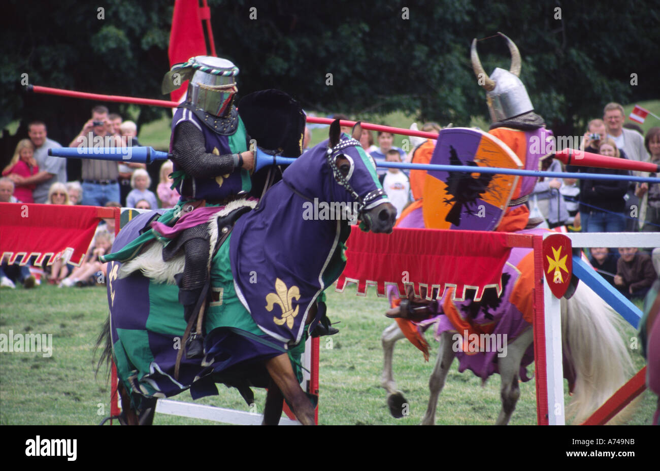 Knights jousting hi-res stock photography and images - Alamy