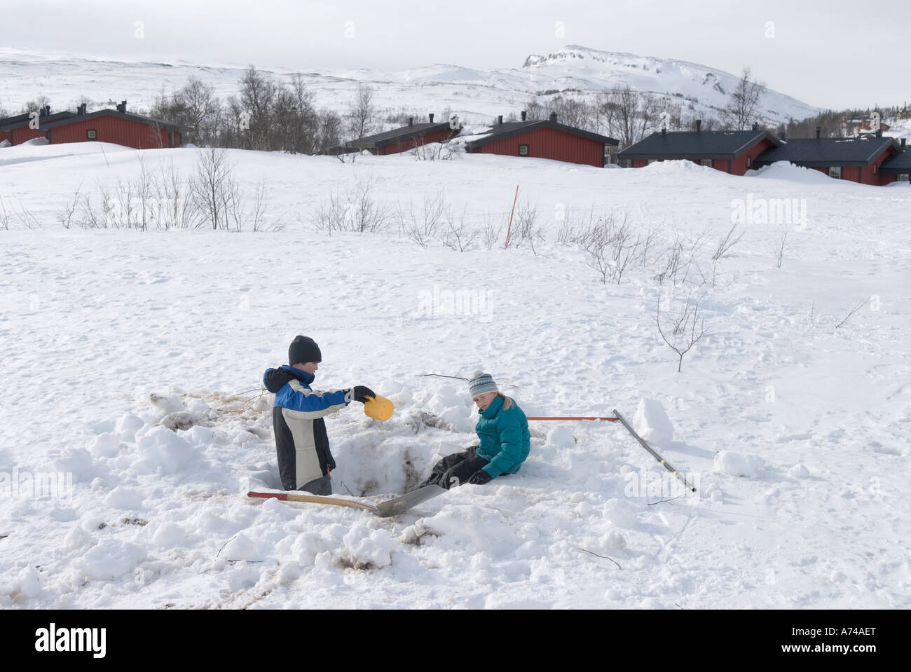 Children digging a hole hi-res stock photography and images - Alamy