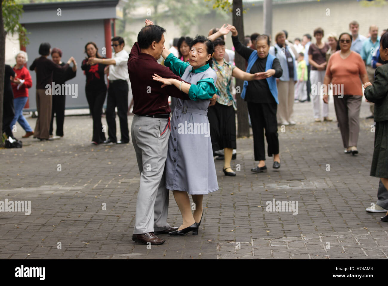 Ballroom dancing outdoors hi-res stock photography and images - Alamy