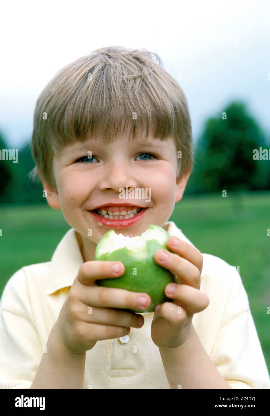 Boy eating apple Stock Photo - Alamy