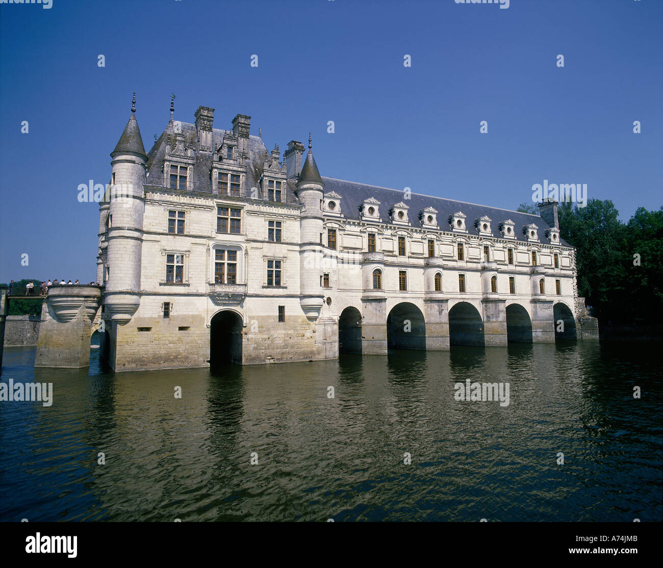 Chateau Large C16th house spanning river Stock Photo - Alamy