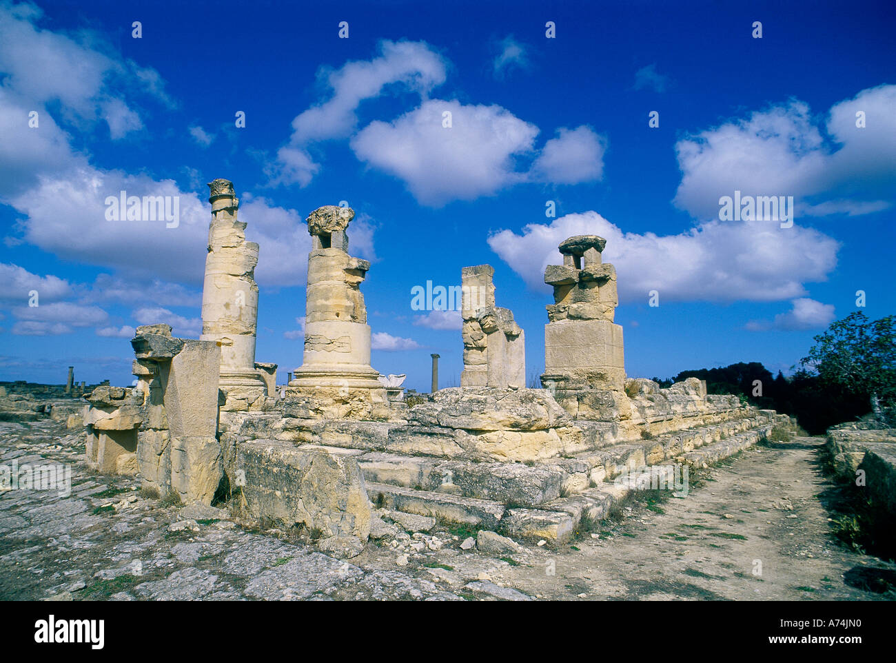 Four stone columns hi-res stock photography and images - Alamy