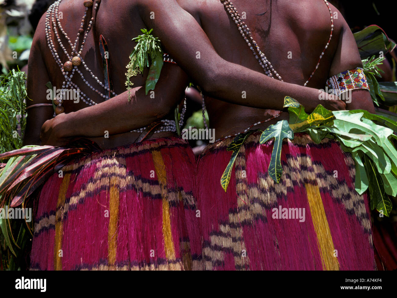 Papau new guinea traditional dress hi-res stock photography and images ...