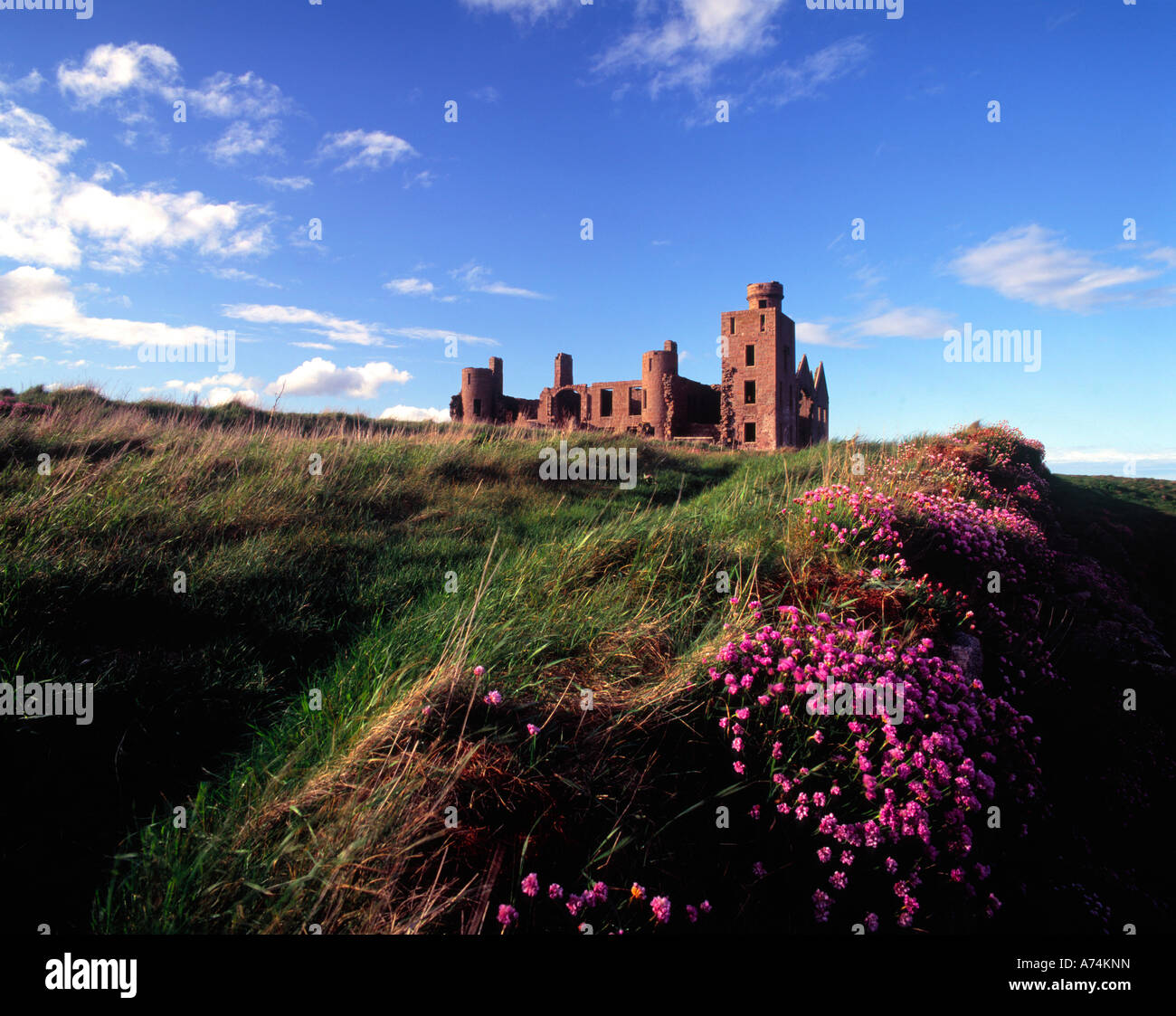 Slains castle hi-res stock photography and images - Alamy
