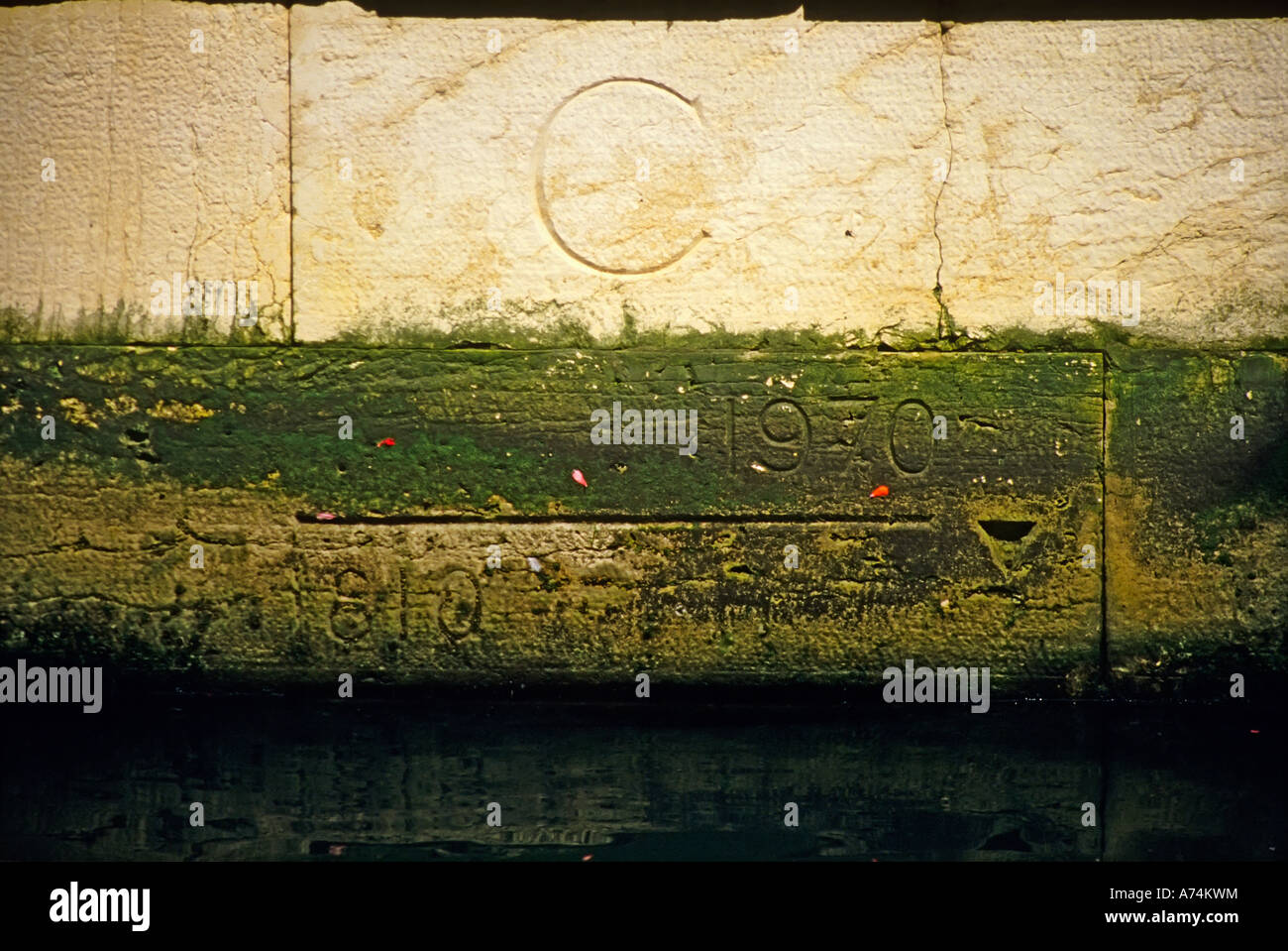 Flood level mark showing water hi-res stock photography and images - Alamy