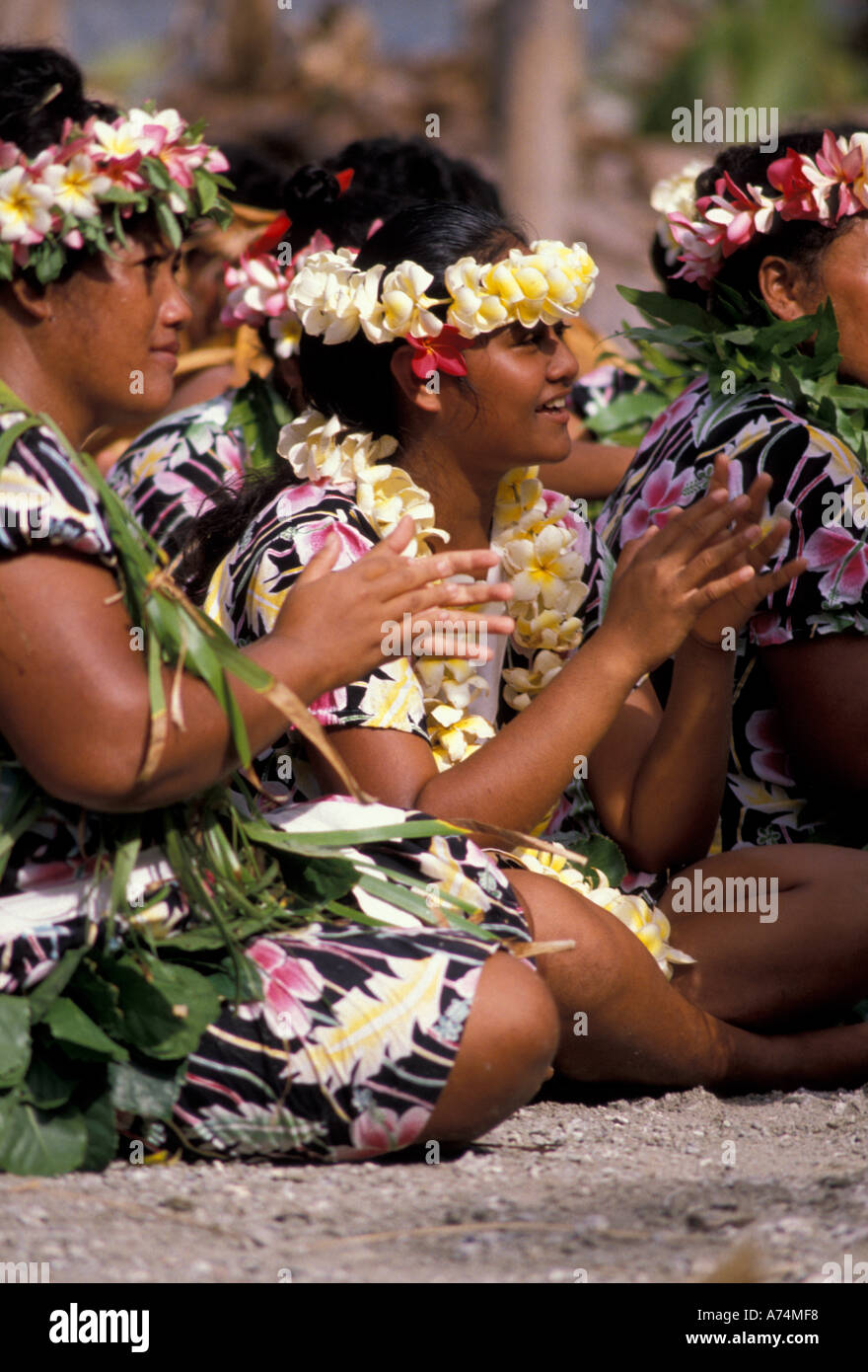 Traditional cook islands lei hi-res stock photography and images - Alamy