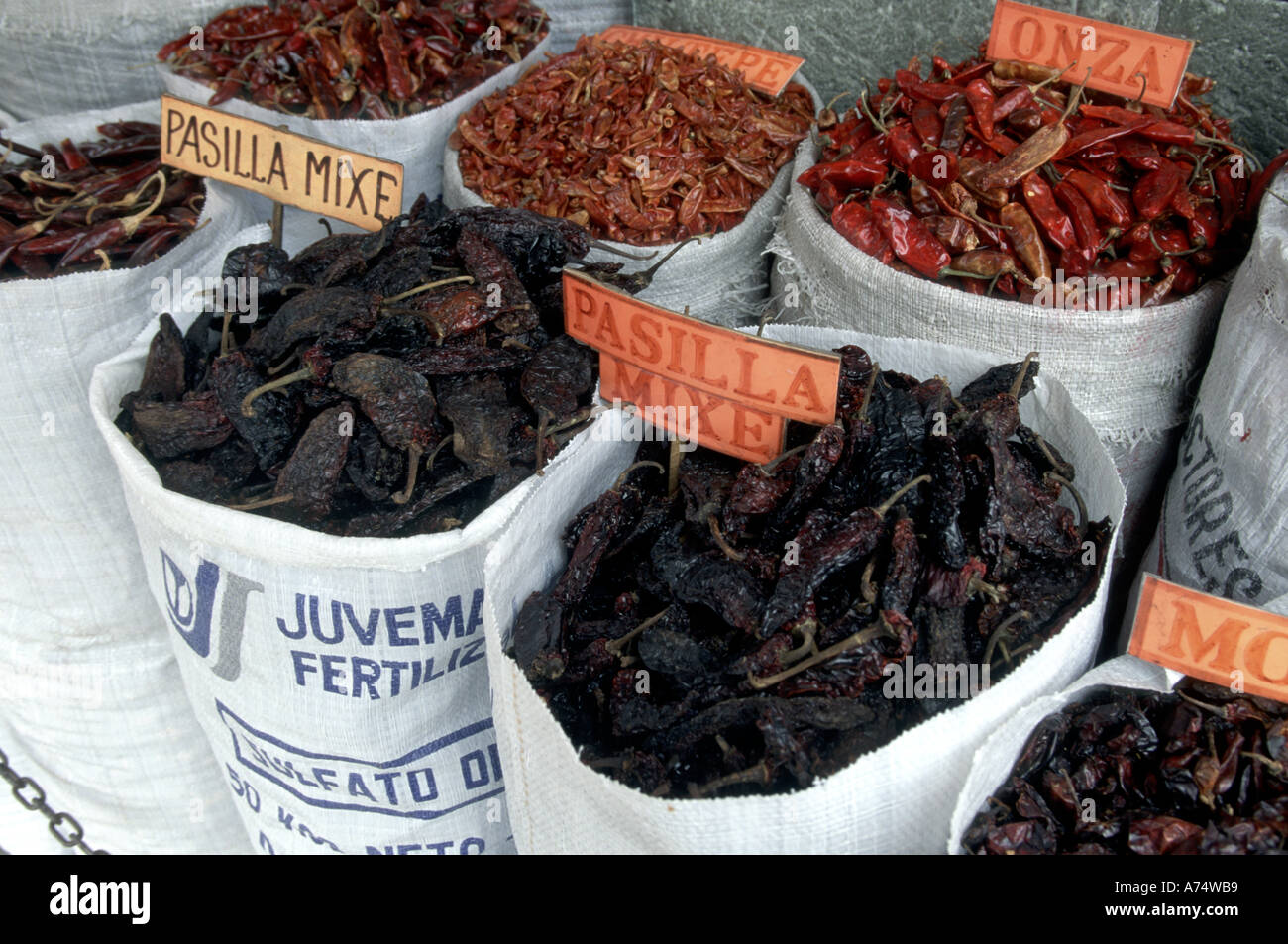 Spice shop mexico hi-res stock photography and images - Alamy