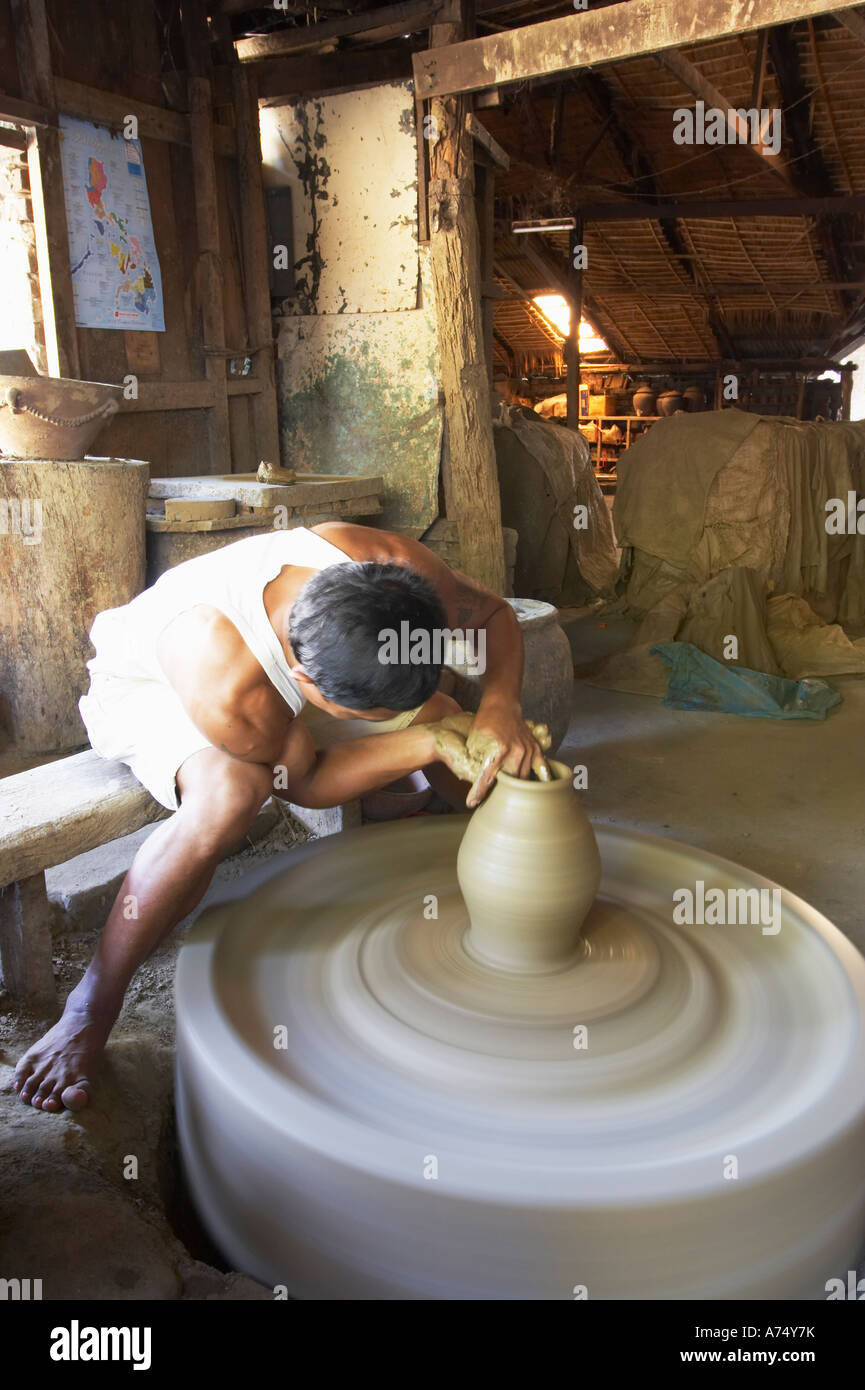 Male potter using pottery wheel hi-res stock photography and images - Alamy