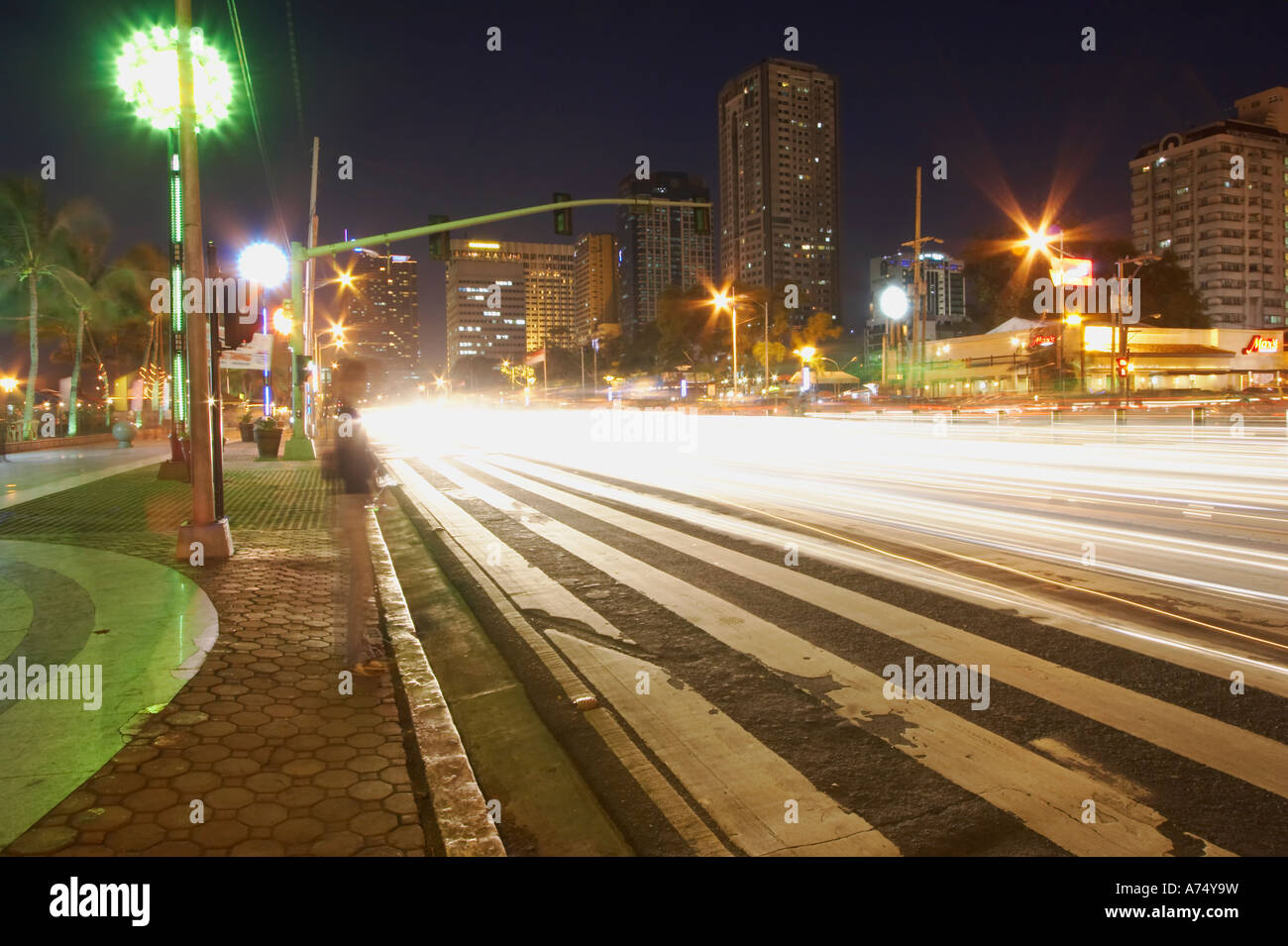 People along manila street philippines hi-res stock photography and ...