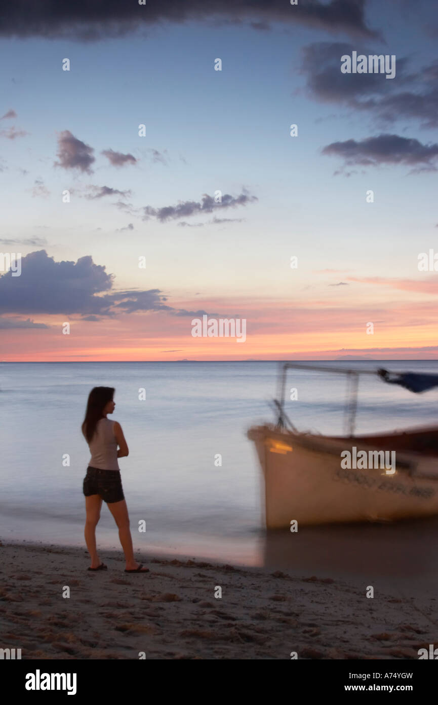 Beautiful sunset on remote beach hi-res stock photography and images ...