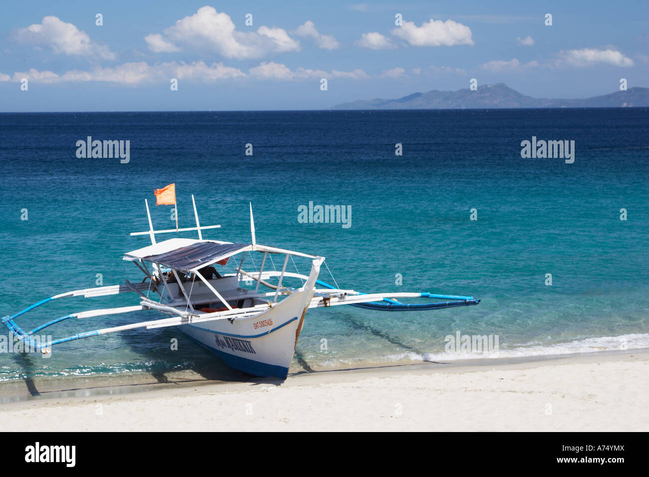 Single Outrigger Canoe On White Beach Stock Photo - Alamy