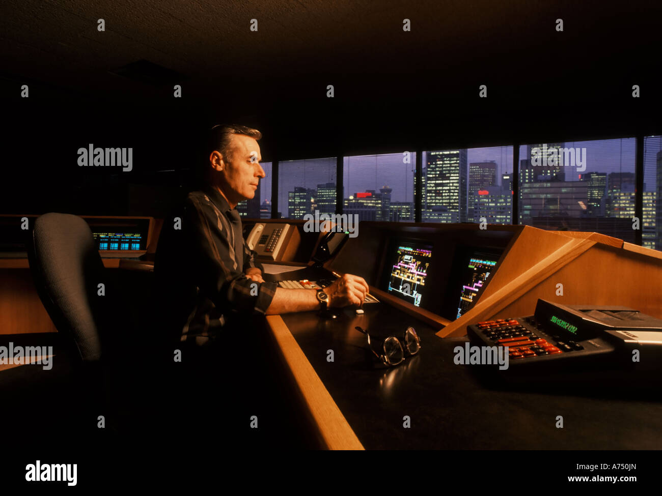 Computer oil control room hi-res stock photography and images - Alamy