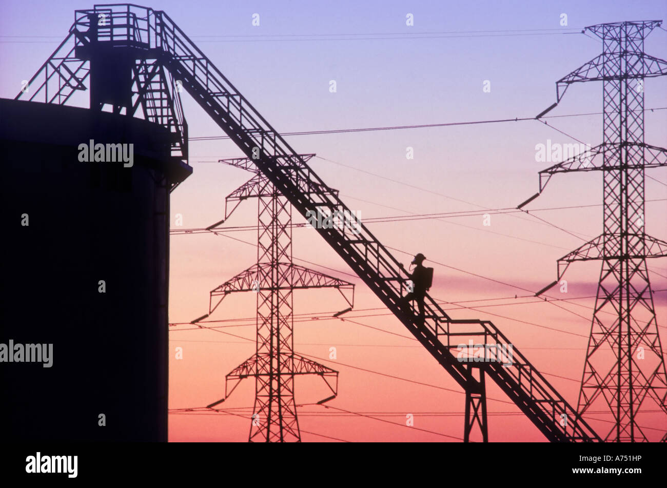 Oil refinery climbing storage tank hi-res stock photography and images ...